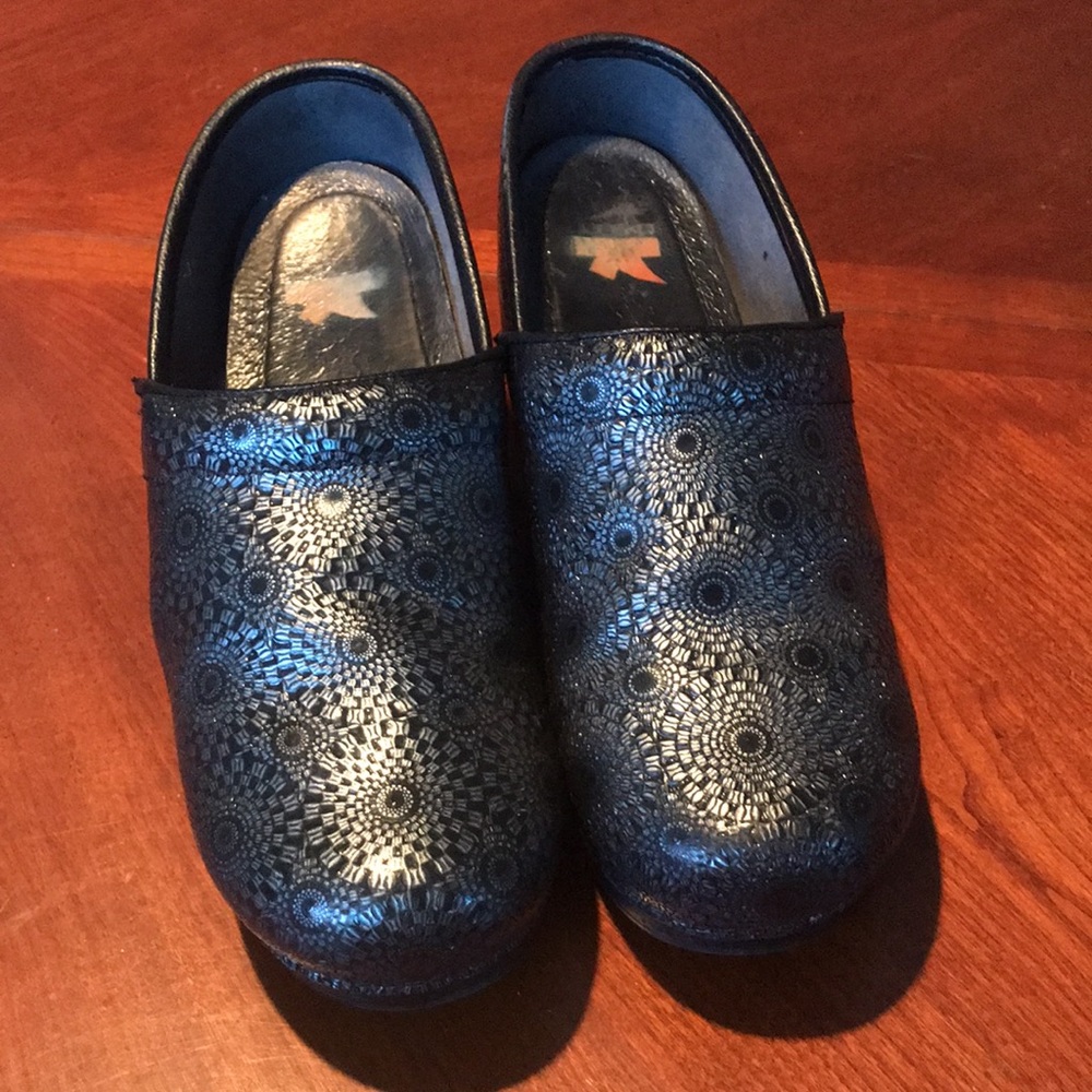 Dansko Metallic Texture Print Leather Clogs Shoes Siz… - Gem